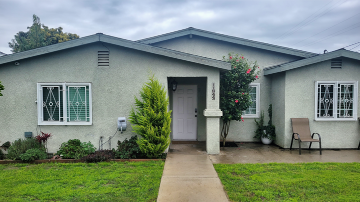 Sleek 3 Br / 2 Ba + Garage Parking. Book Now! - Compton