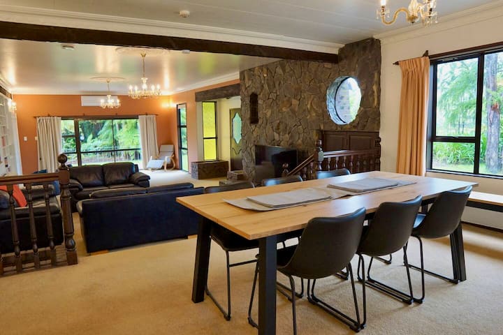 Spacious 4 Bedroom House With Shared Pool - Rotorua
