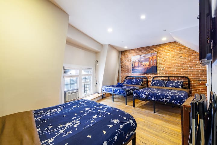 Midtown Apartment-perfect Nyc Location - Queens, NY