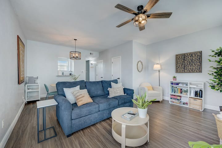 Vibrant 2br Townhouse - Walking Friendly - Trinity Groves - Dallas