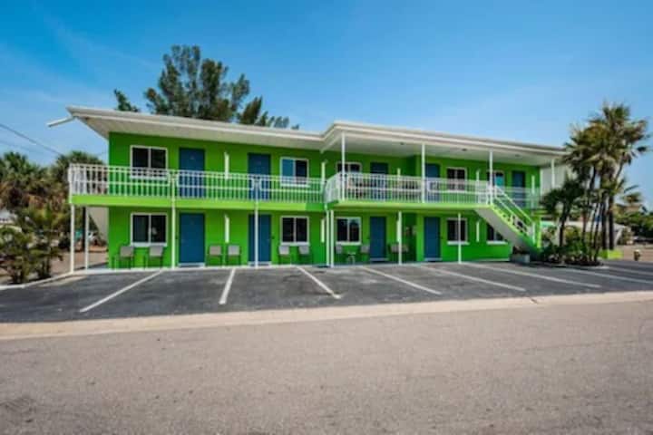 The Beach House Suite W/ Sofabed - Treasure Island - Treasure Island, FL