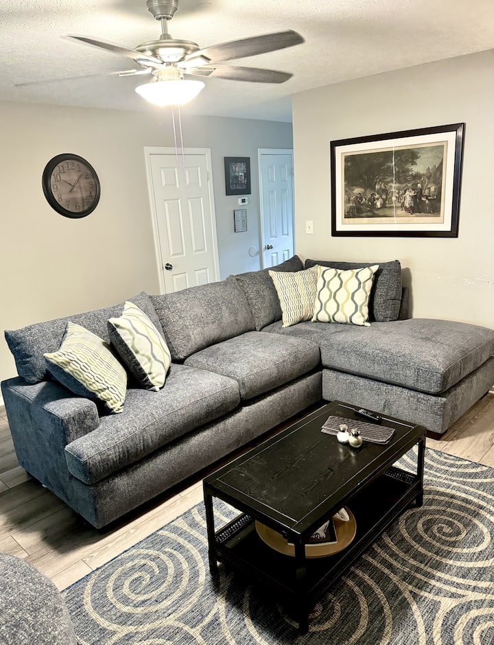 Cozy Smyrna Townhome - 2 Br, 2.5 Bath - Smyrna, GA