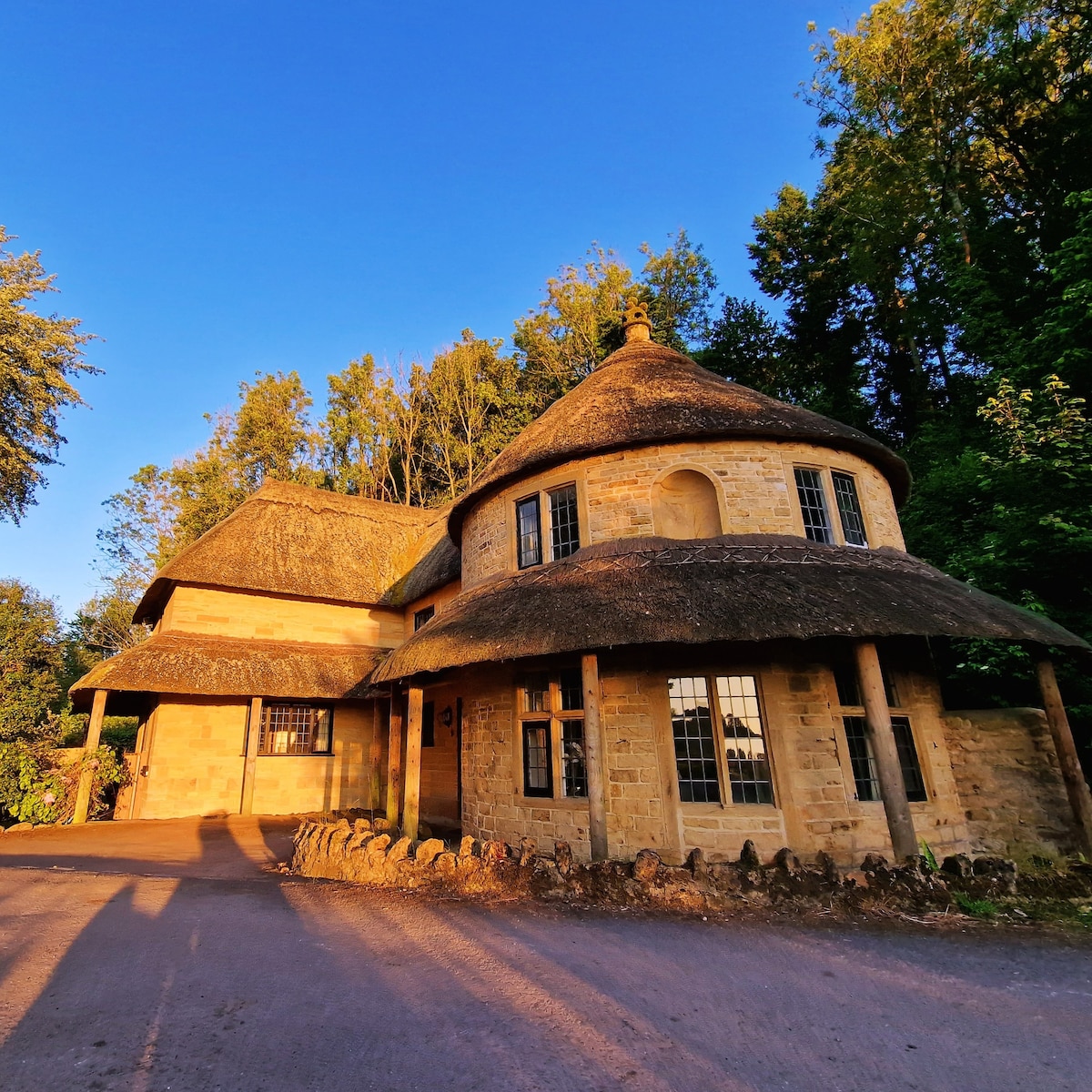 Round Lodge Dorset thatched cottage-Nether Compton in Nether Compton ...