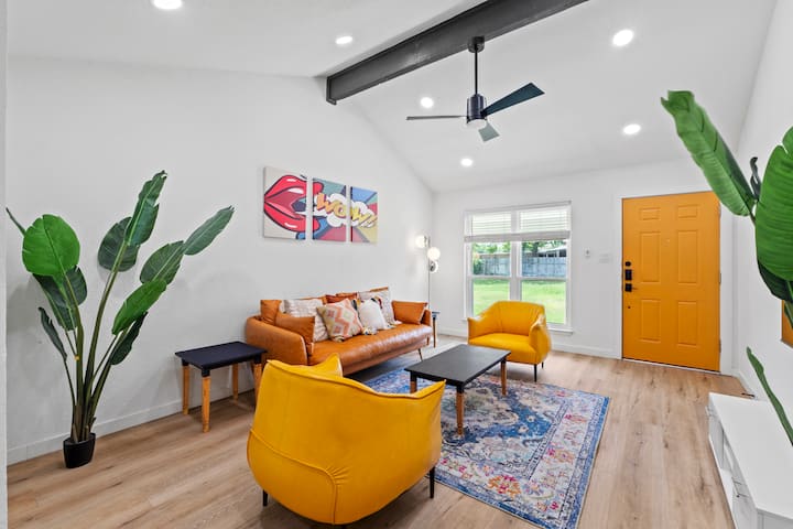 Huge Yard | 6 Min To Domain | Designer Home - Austin, TX