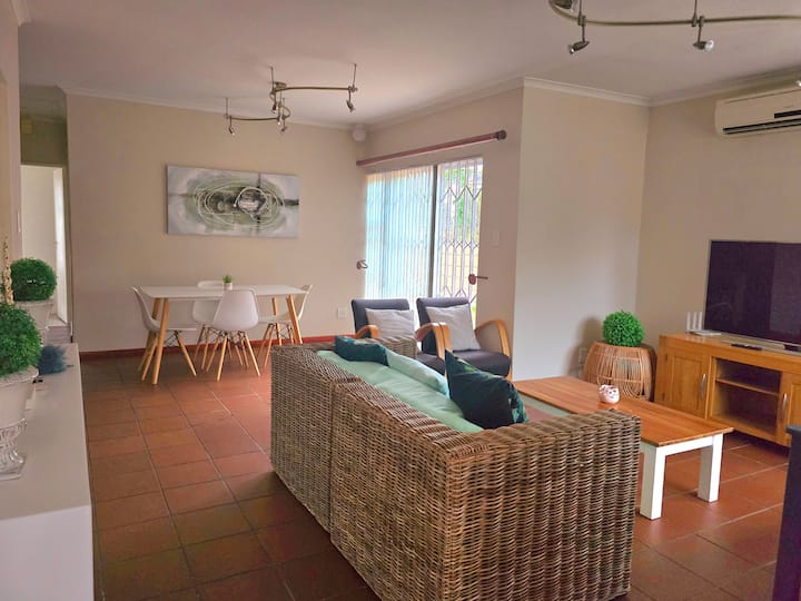 Modern 2 Bedroom House With Fibre In A Quiet Area - Western Cape