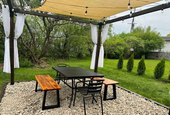 Mid Century 2bdrm 1 Mile From Big House / Downtown - Ann Arbor, MI