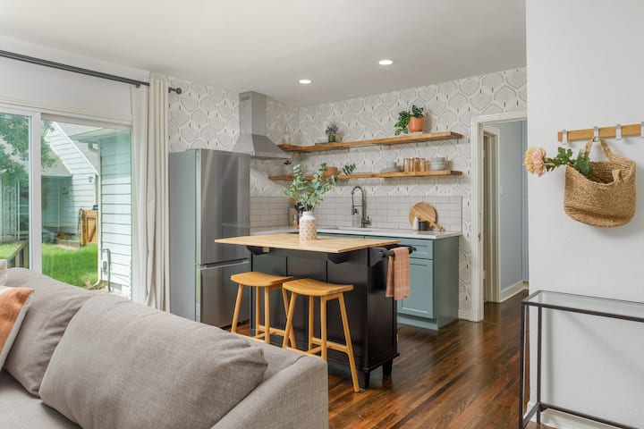 Charming Suite Minutes From Bishop Arts - Dallas, TX