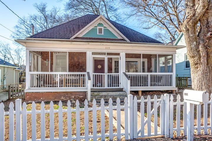 Deluxe - Downtown Quarry (4 Bedroom / 2 Full Bath) - Knoxville, TN
