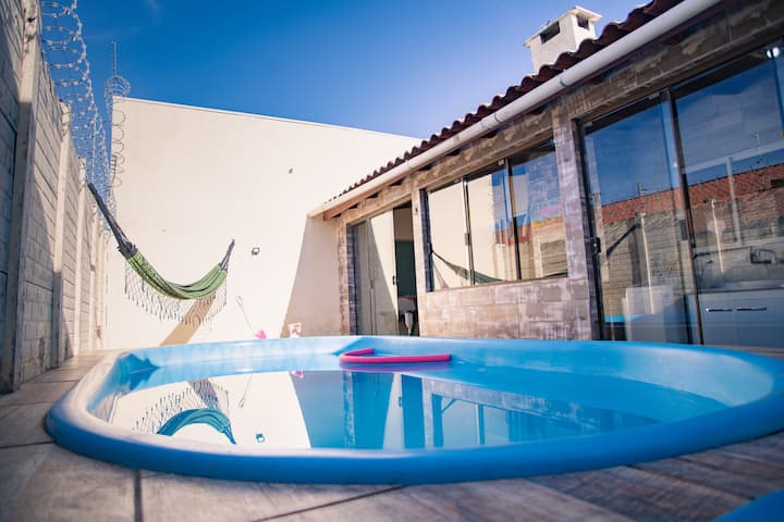Casa C/ Suíte+2quartos
C/ Split
Piscina E Garagem - Pelotas
