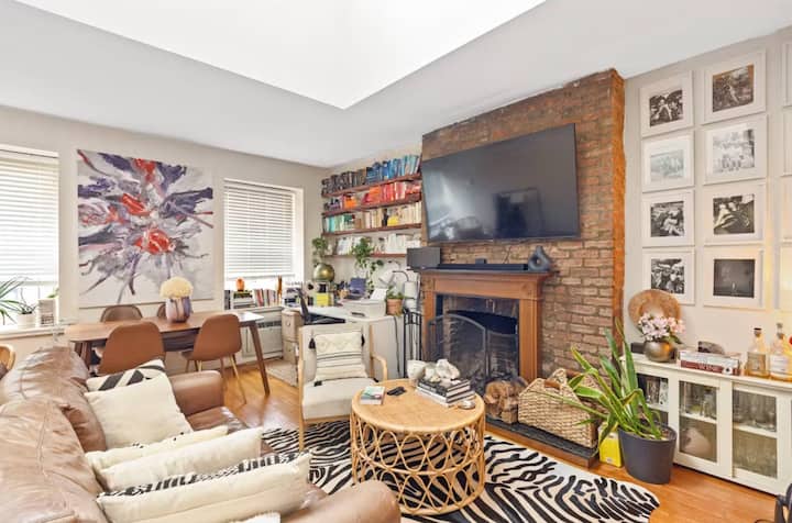 Artsy, Maximalist Space In Nomad With Fireplace - Astoria - Queens NY