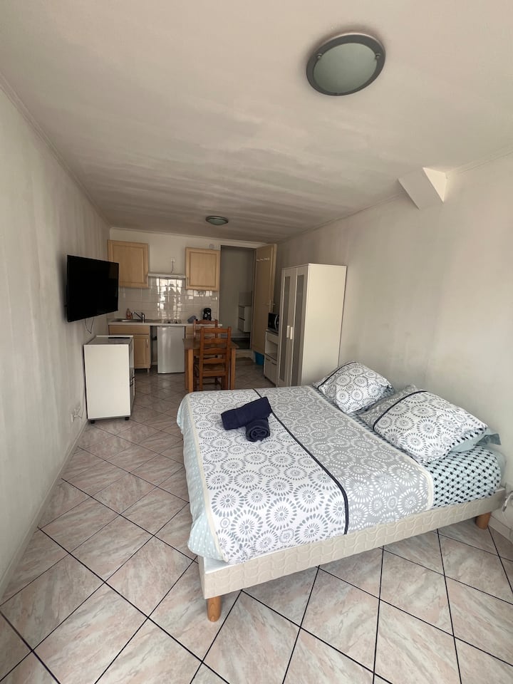 Confortable Studio Sur Rue En Centre Ville - Briare
