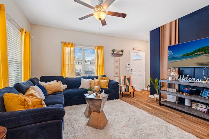 Newer Built, Tastefully Decorated 3/3 Townhome. - Tallahassee, FL