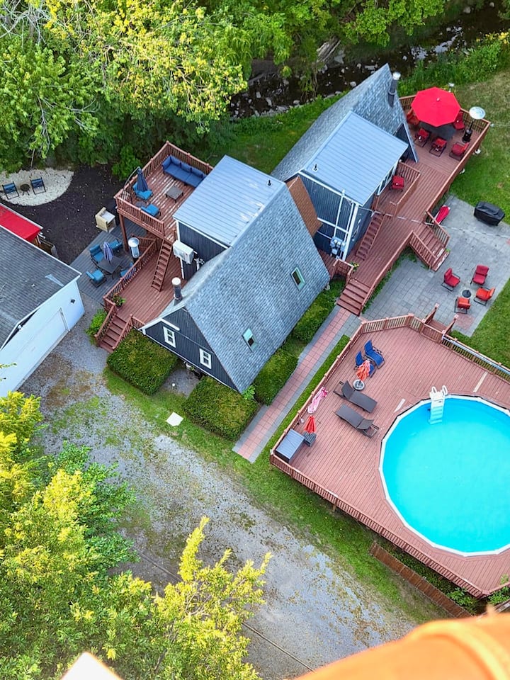 Cosy 1 Loft-bedroom A-frame & Private Summer Pool - Van Buren State Park, Van Buren