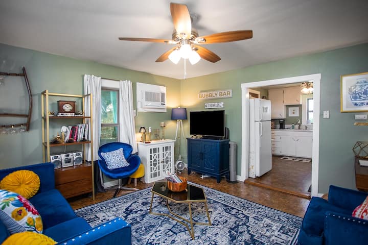 Twin Oaks Cottage | Hot Tub | Pet-friendly - Fredericksburg, TX