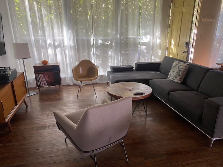 Entire Home Near South Congress, Lady Bird Lake! - Austin, TX