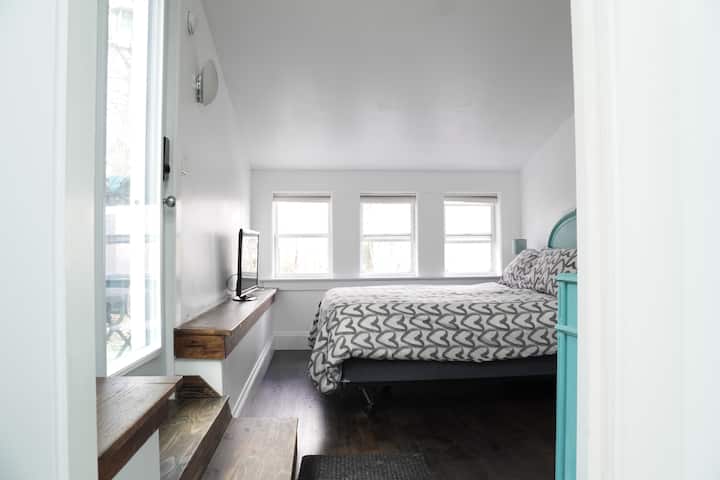 Unique Private Room And Bath - 핼리팩스 카운티