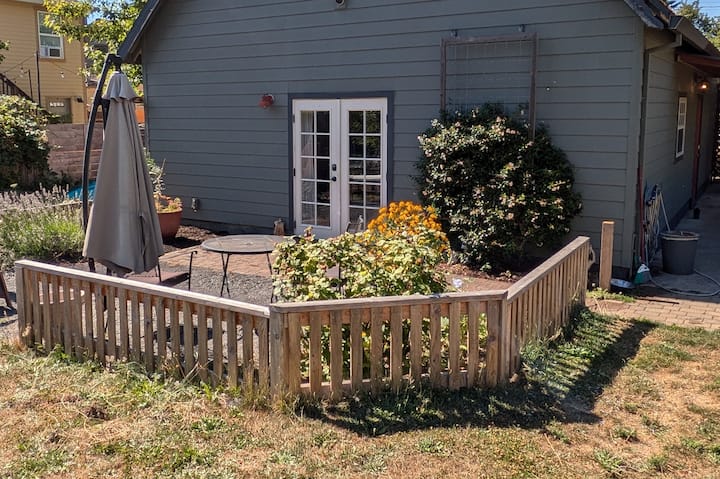 St Johns Garden Retreat- Bright, Patio, Big Yard - University of Portland, Portland