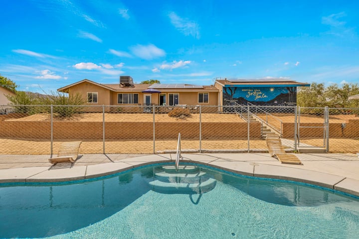 A Million Stars Manor | Pool, Hot Tub & Views! - Joshua Tree, CA