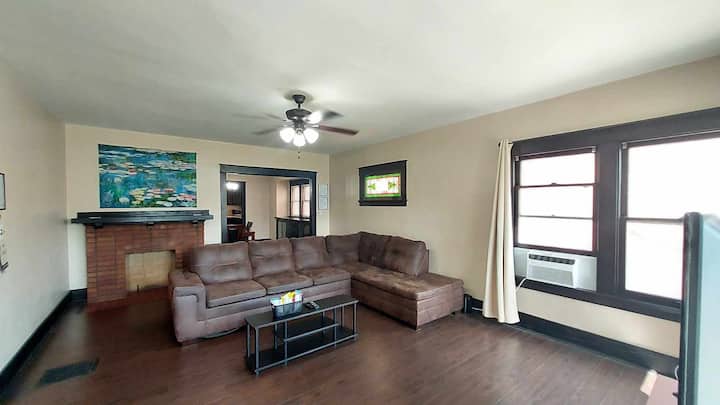 Near Promedica! - Spacious 2bd/1ba (Upstairs Unit) - 托利多