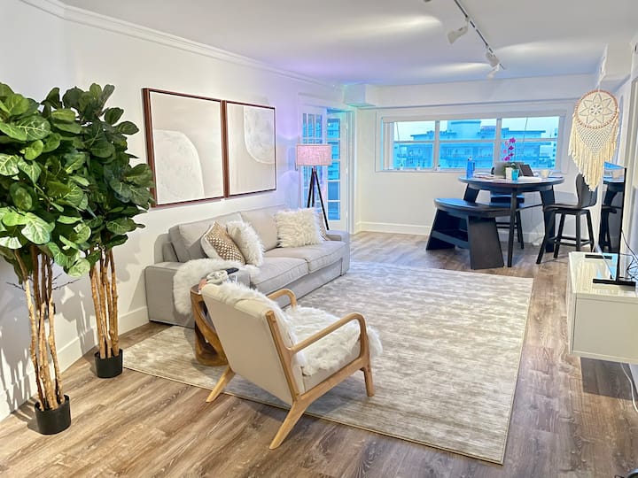 Close To Everything 2br/2ba Beach Chic Condo - Miami Beach, FL