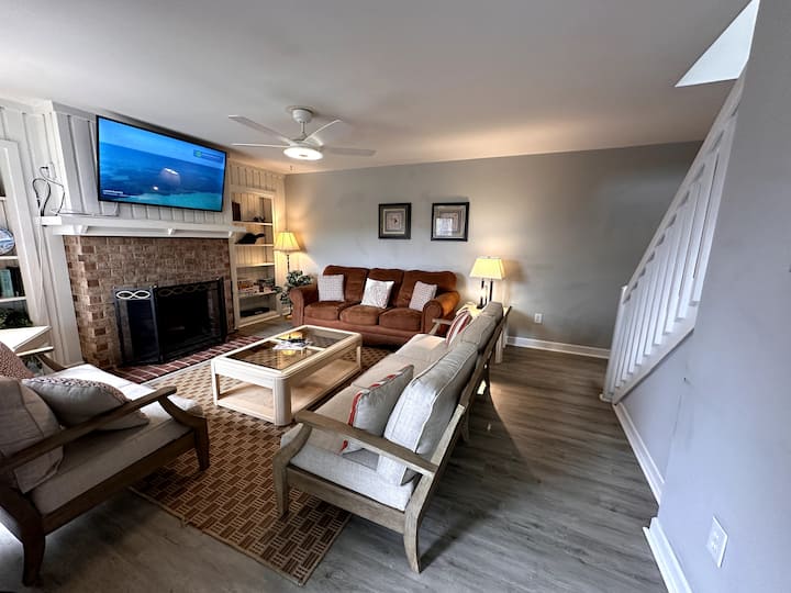Kh Escape Pool Tennis Bball & 0.8 Mi To Obx Beach! - Kitty Hawk, NC