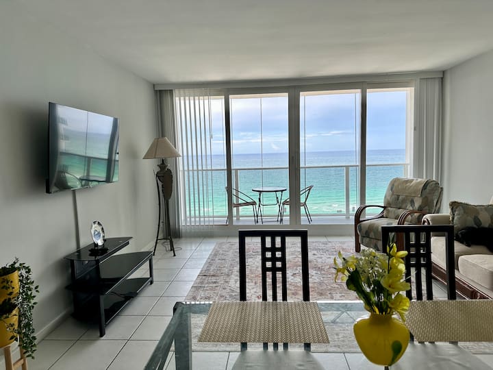 Classy 2-bedrooms Beach Condo In Hollywood Beach - Hollywood, FL