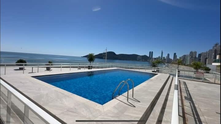 Predio Frente Mar, Av Atlantica Balneario Camboriu Apartamento Fundos - Balneário Camboriú