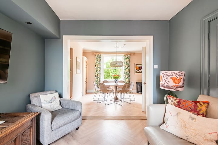 Sunny, Stylish Character Apartment Next To Park - York