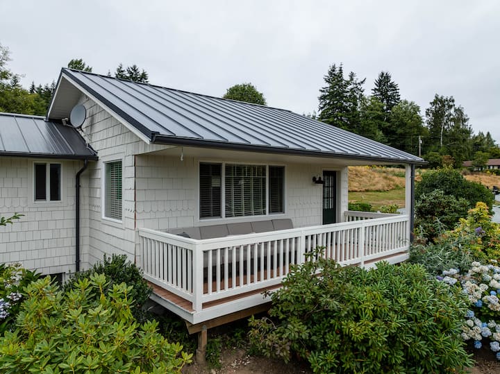 Relaxing Studio Farm Cottage (Bella) - Freeland, WA