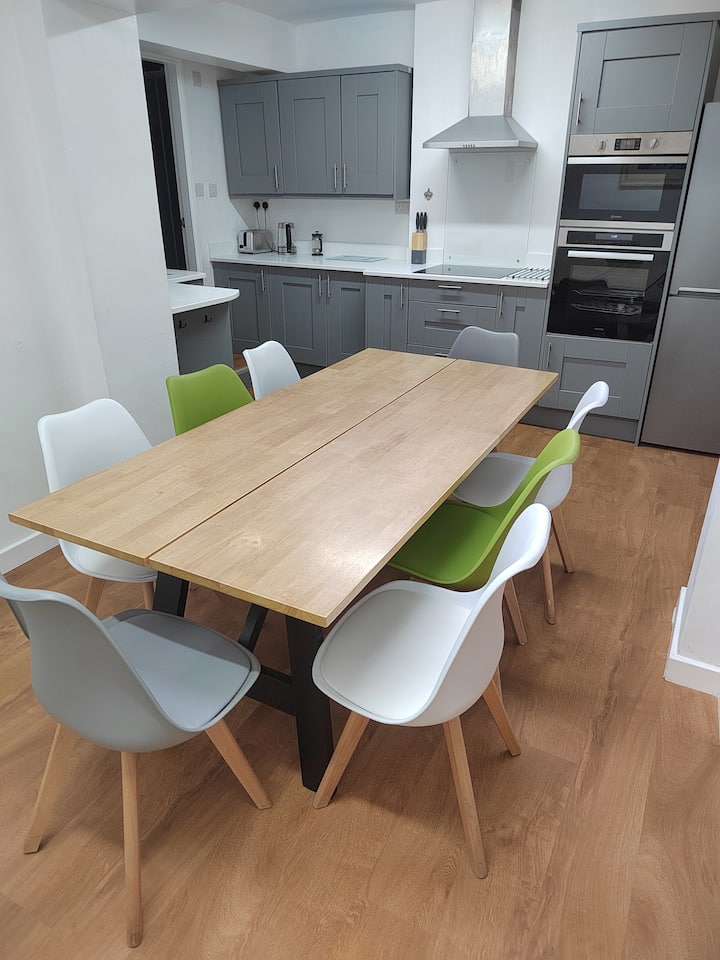 Contemporary Miners' Cottage In Historic Town - United Kingdom