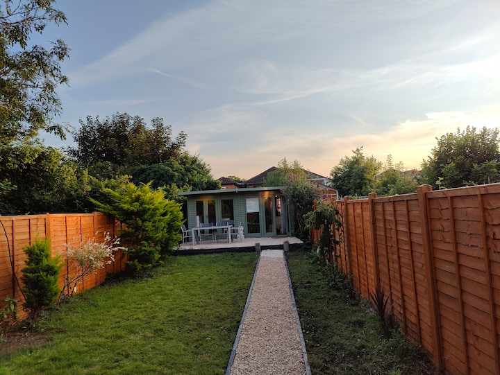 Tranquil City Summer House - Southampton