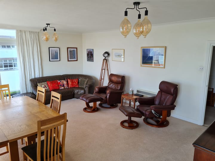 Central, Sunny, Minutes To Beach + Private Garage - Bournemouth