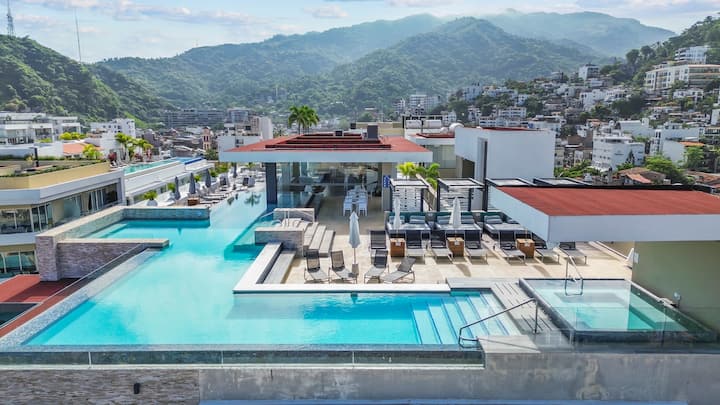 Dedicated Workspace, Pool, Gym | Romantic Zone 2br - Puerto Vallarta