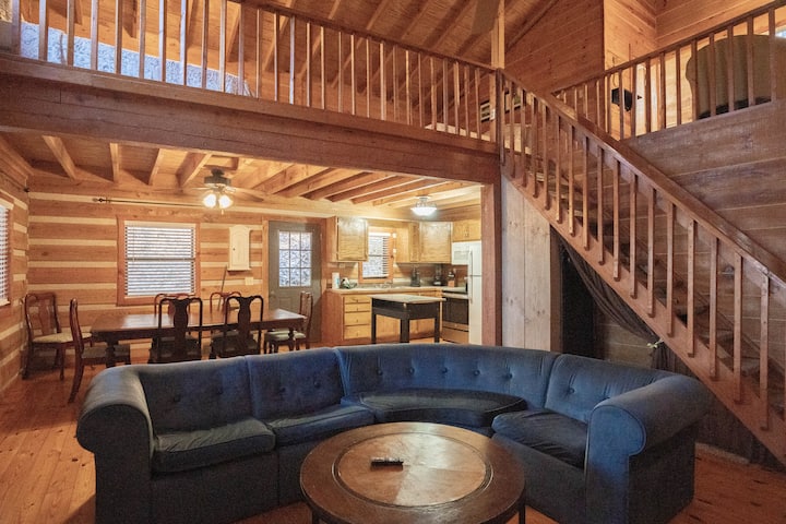Tuckaleechee Treehouse #1|1br 2ba|hot Tub|sleeps 8 - Townsend, TN