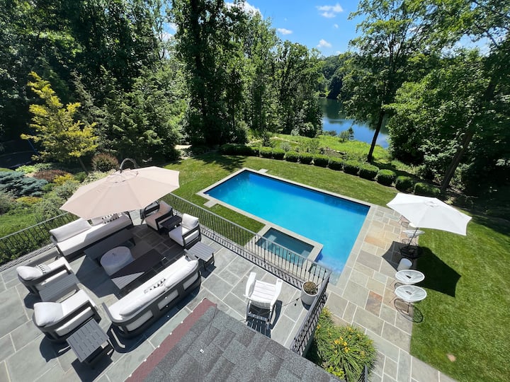 Luxury Lakefront Retreat W/ Heated Pool, Hot Tub - Danbury, CT
