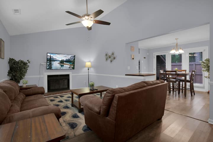 Quiet Fayetteville Retreat Near Fort Bragg + Patio - Fayetteville, NC