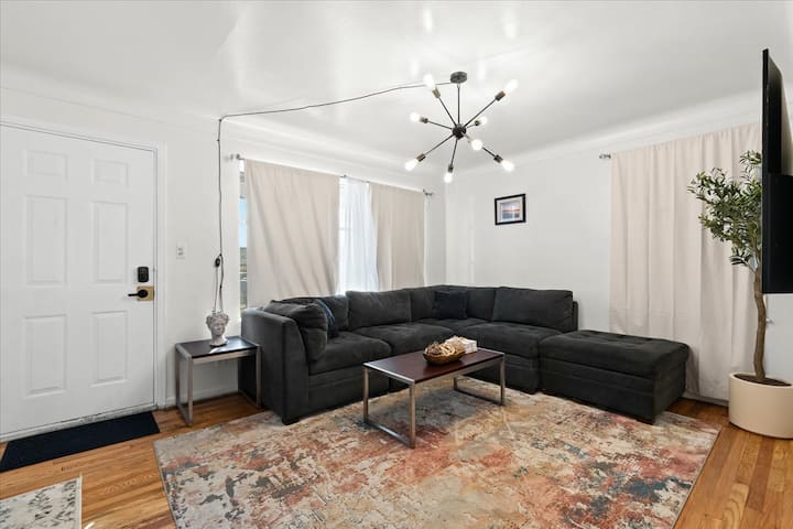 Cozy 4 Bedroom-outdoor Furniture- 2 Bathrooms - Detroit Metro Wayne County Airport (DTW)