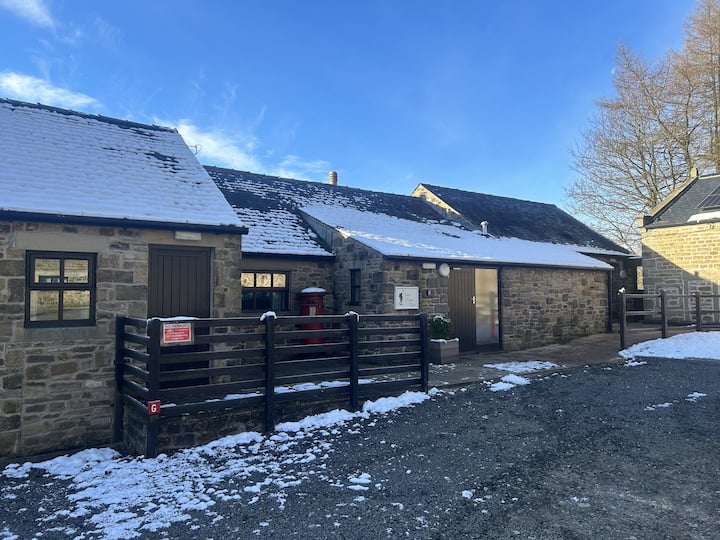 The John Hunt Base At Hagg Farm - Hope Valley