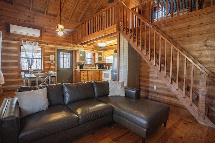 Dreamy Treehouse #3 |1br 1.5 Ba|hot Tub|mtn View - Townsend, TN