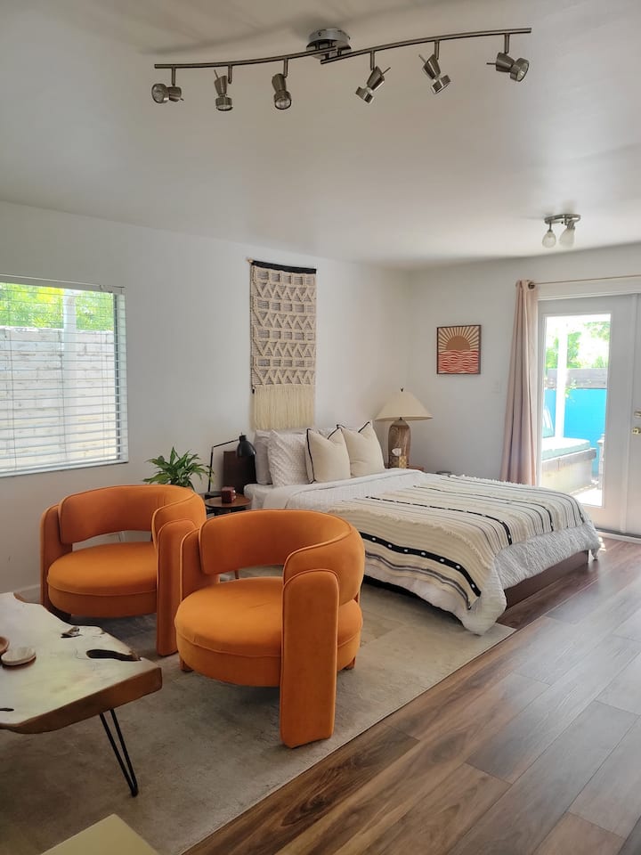 Peaceful Hills Guesthouse, Studio + Kitchen/patio - Park La Brea Apartments - Los Angeles