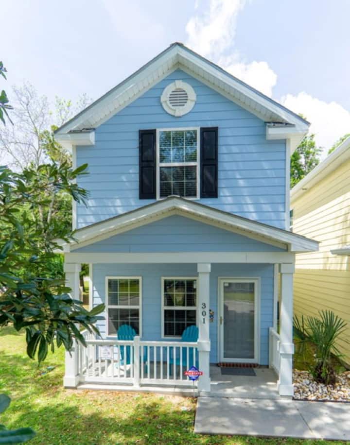 Coastal Cottage - 1 Block To The Beach - Myrtle Beach