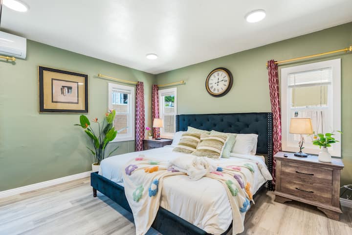 Detached House Prime & Private Location  King Bed! - 阿罕布拉