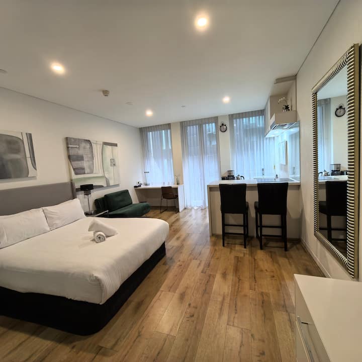 Beautiful Classy & Modern Entire Apt In Melb Cbd -