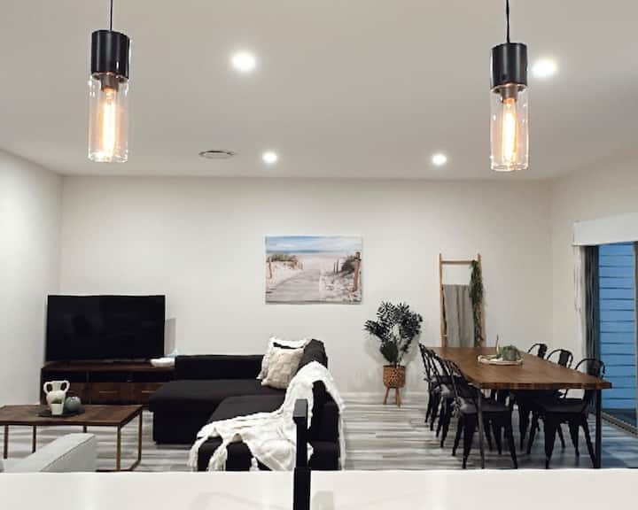 Beautifully Cosy House By The Coast - Lake Cathie