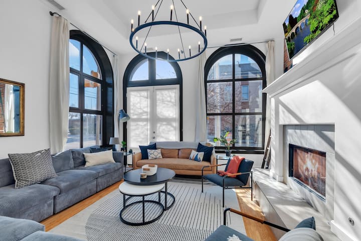 Historic Downtown Home W/ Rooftop Patio | Mass Ave - Indianapolis, IN