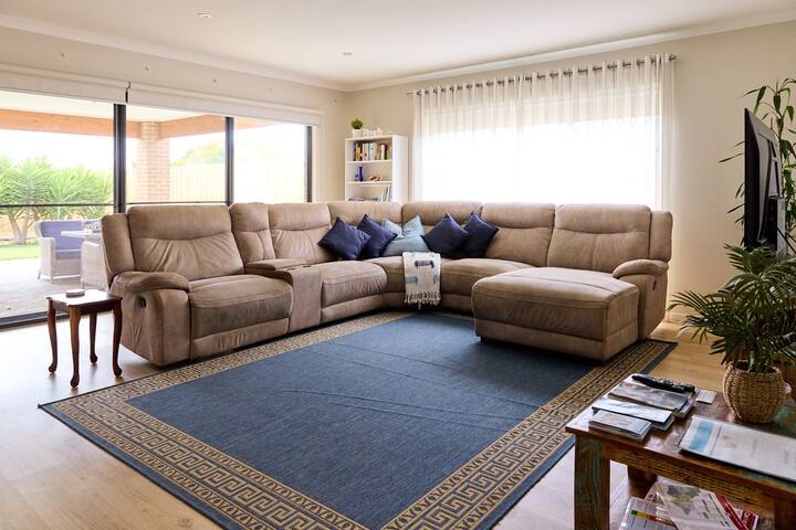 Relax And Unwind At Sea Breeze Port Campbell - Port Campbell