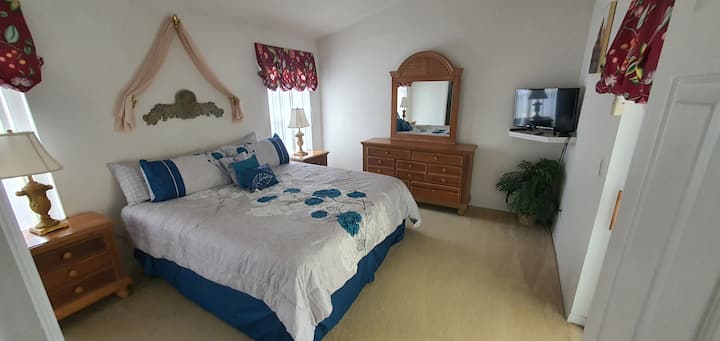 Kissimmee Gem: Ultimate Retreat With A Large Pool! - Kissimmee, FL