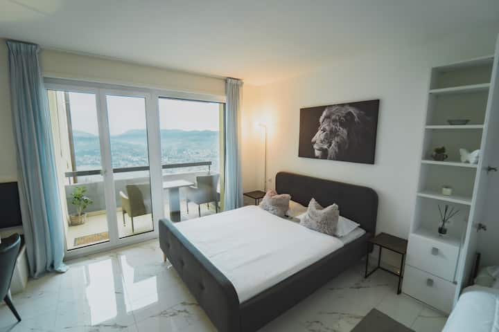 *Tessa* - Lake View, Pool, Private Parking&balcony - Lugano