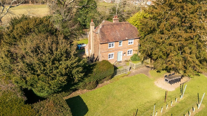 Countryside Cottage In West Sussex, Near Horsham. - Horsham