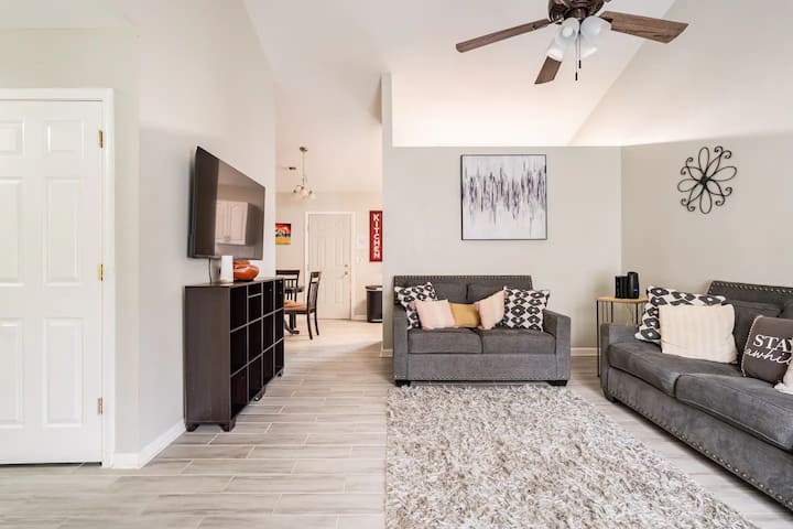 The Wv House 2 | 3br2ba | Private Yard | Youtubetv - Charlotte, NC